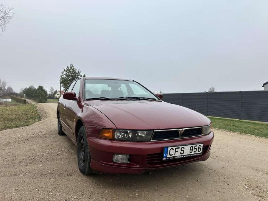 Red Mitsubishi Galant 1997 in Vilnius, with an engine capacity of 2.00 L and mileage of 257 thousand km for 1750 €, photo 4 on AUTOMOTO.COM.LV