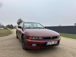 Sarkans Mitsubishi Galant 1997 Viļņa, ar dzinēja tilpumu 2.00 L un nobraukumu 257 tūkst. km par 1750 €, foto 4 vietnē AUTOMOTO.COM.LV