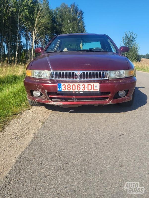 Red Mitsubishi Galant 2001 in Vilnius, with an engine capacity of 3.00 L and mileage of 162 thousand km for 1800 €, photo 4 on AUTOMOTO.COM.LV