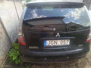 Melns Mitsubishi Grandis 2006 Kauņa, ar dzinēja tilpumu 2.00 L un nobraukumu 252 tūkst. km par 500 €, foto 4 vietnē AUTOMOTO.COM.LV