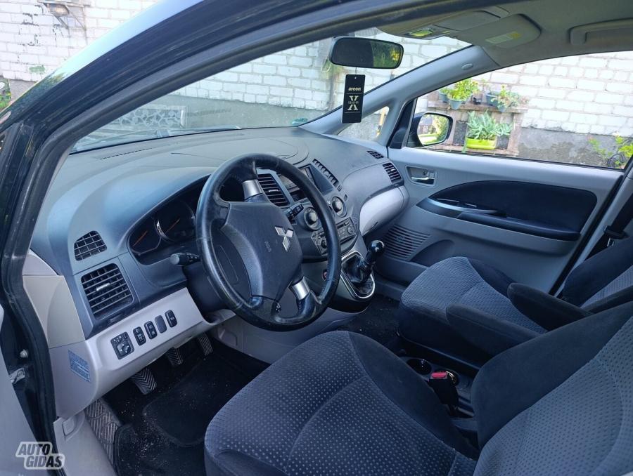 Melns Mitsubishi Grandis 2006 Pagėgiai, ar dzinēja tilpumu 2.00 L un nobraukumu 290 tūkst. km par 1800 €, foto 8 vietnē AUTOMOTO.COM.LV