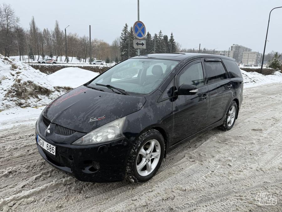 Black Mitsubishi Grandis 2007 in Kaunas, with an engine capacity of 2.00 L and mileage of 343 thousand km for 2300 €, photo 2 on AUTOMOTO.COM.LV