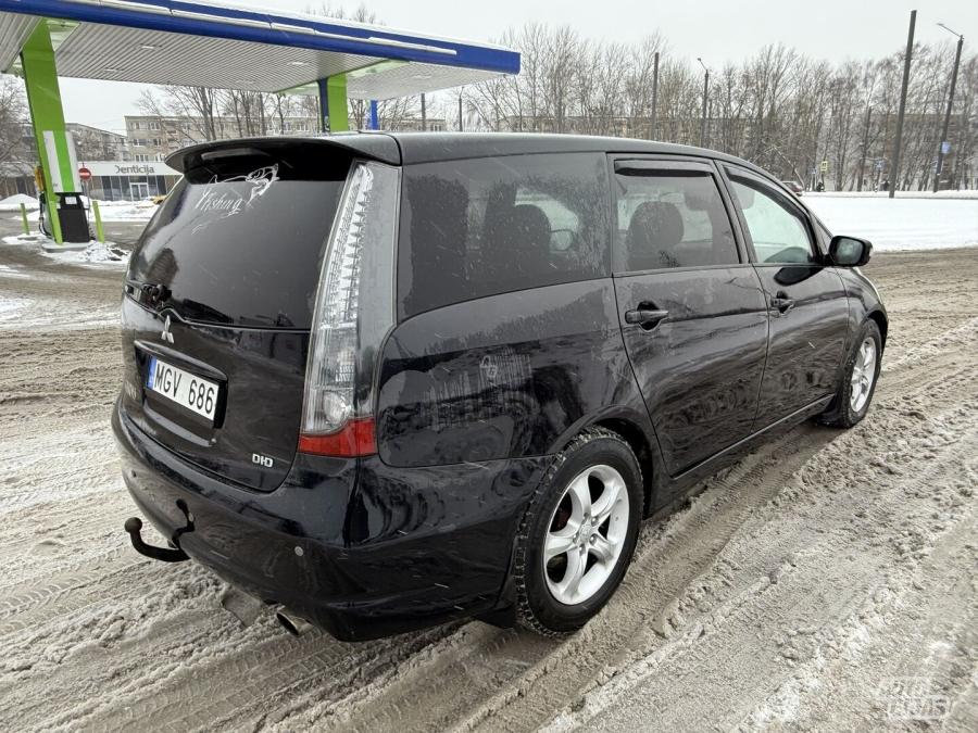 Black Mitsubishi Grandis 2007 in Kaunas, with an engine capacity of 2.00 L and mileage of 343 thousand km for 2300 €, photo 6 on AUTOMOTO.COM.LV