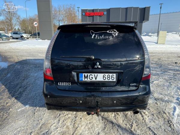 Black Mitsubishi Grandis 2007 in Kaunas, with an engine capacity of 2.00 L and mileage of 344 thousand km for 1750 €, photo 4 on AUTOMOTO.COM.LV