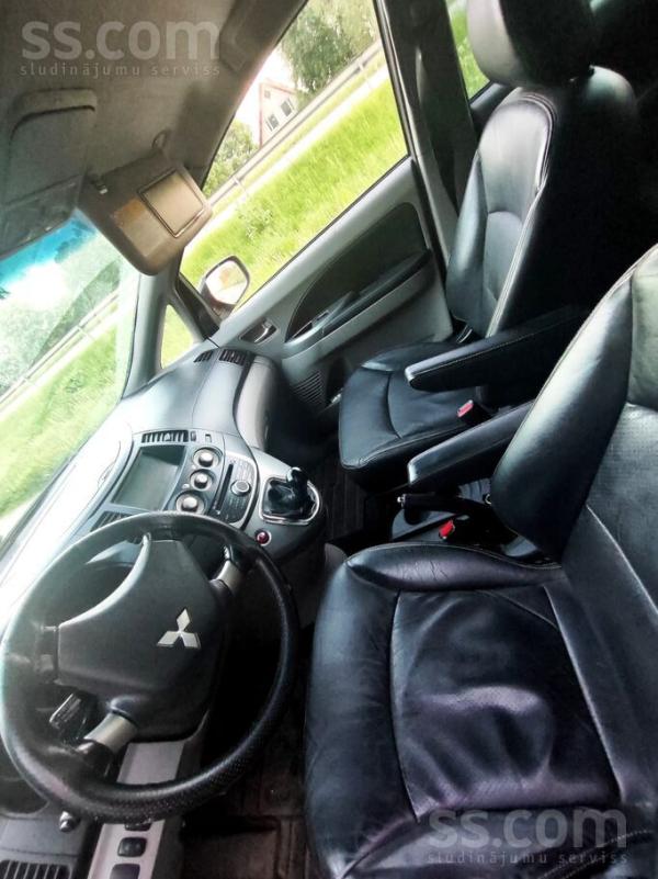 Black Mitsubishi Grandis 2007 in Ogre, with an engine capacity of 2.00 L and mileage of 289 thousand km for 1000 €, photo 2 on AUTOMOTO.COM.LV