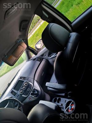 Black Mitsubishi Grandis 2007 in Ogre, with an engine capacity of 2.00 L and mileage of 289 thousand km for 1000 €, photo 4 on AUTOMOTO.COM.LV
