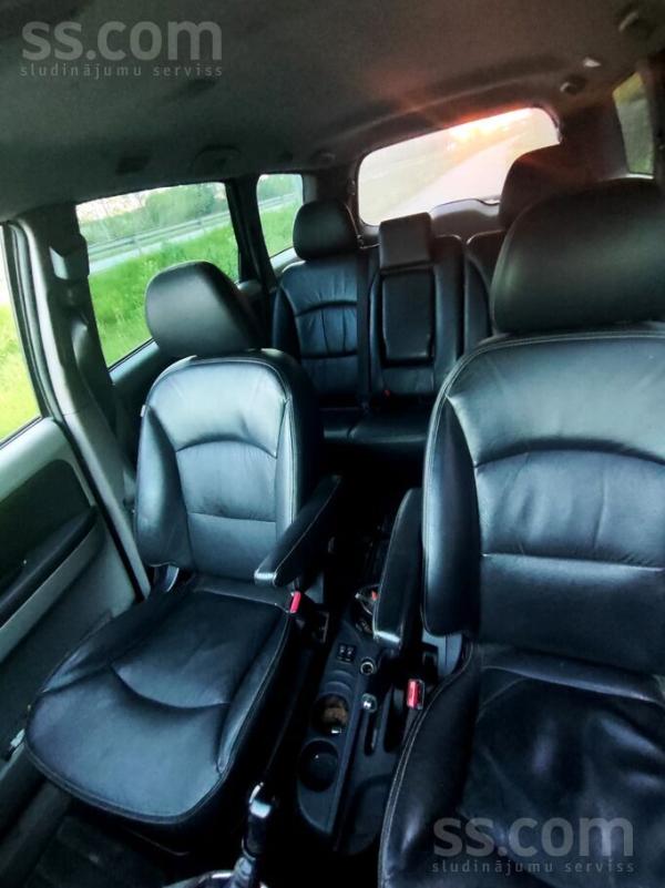 Black Mitsubishi Grandis 2007 in Ogre, with an engine capacity of 2.00 L and mileage of 289 thousand km for 1000 €, photo 4 on AUTOMOTO.COM.LV