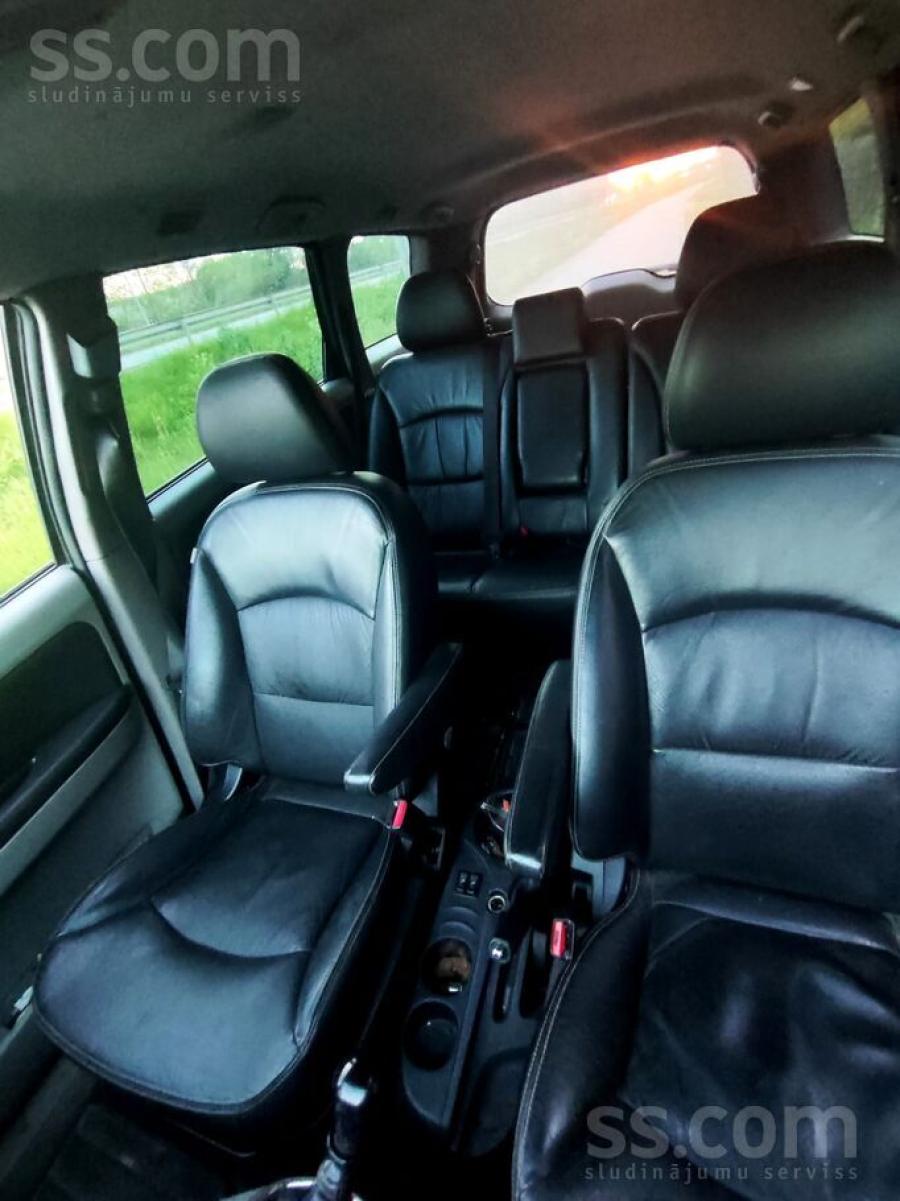 Black Mitsubishi Grandis 2007 in Ogre, with an engine capacity of 2.00 L and mileage of 289 thousand km for 1000 €, photo 5 on AUTOMOTO.COM.LV
