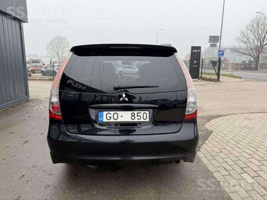 Melns Mitsubishi Grandis 2007 Jelgava, ar dzinēja tilpumu 2.40 L un nobraukumu 397 tūkst. km par 2900 €, foto 5 vietnē AUTOMOTO.COM.LV