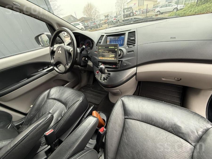 Melns Mitsubishi Grandis 2007 Jelgava, ar dzinēja tilpumu 2.40 L un nobraukumu 397 tūkst. km par 2900 €, foto 18 vietnē AUTOMOTO.COM.LV