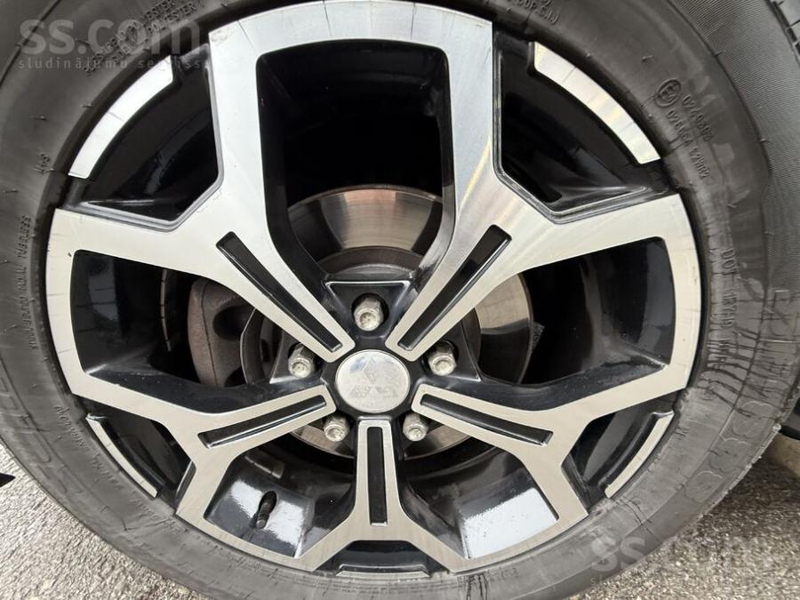 Melns Mitsubishi Grandis 2007 Jelgava, ar dzinēja tilpumu 2.40 L un nobraukumu 397 tūkst. km par 2900 €, foto 23 vietnē AUTOMOTO.COM.LV