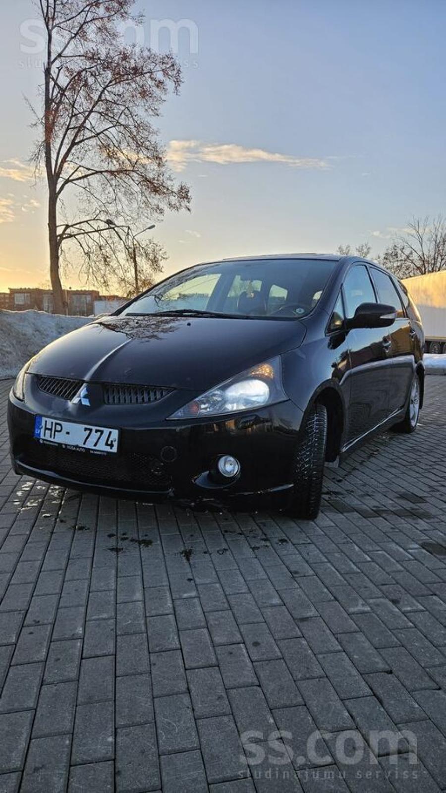 Black Mitsubishi Grandis 2007 in Rezekne, with an engine capacity of 2.00 L and mileage of 377 thousand km for 1150 €, photo 1 on AUTOMOTO.COM.LV