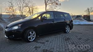 Black Mitsubishi Grandis 2007 in Rezekne, with an engine capacity of 2.00 L and mileage of 377 thousand km for 1150 €, photo 3 on AUTOMOTO.COM.LV