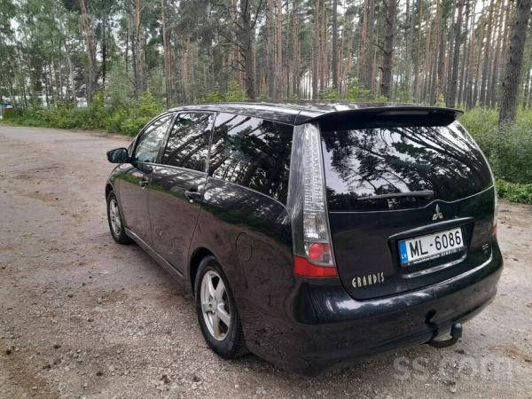 Melns Mitsubishi Grandis 2007 Rīga, ar dzinēja tilpumu 2.00 L un nobraukumu 245 tūkst. km par 1200 €, foto 2 vietnē AUTOMOTO.COM.LV