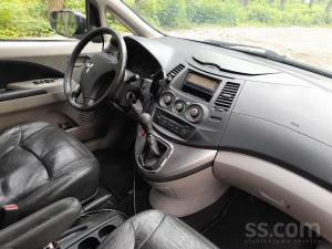 Black Mitsubishi Grandis 2007 in Riga, with an engine capacity of 2.00 L and mileage of 245 thousand km for 1200 €, photo 6 on AUTOMOTO.COM.LV