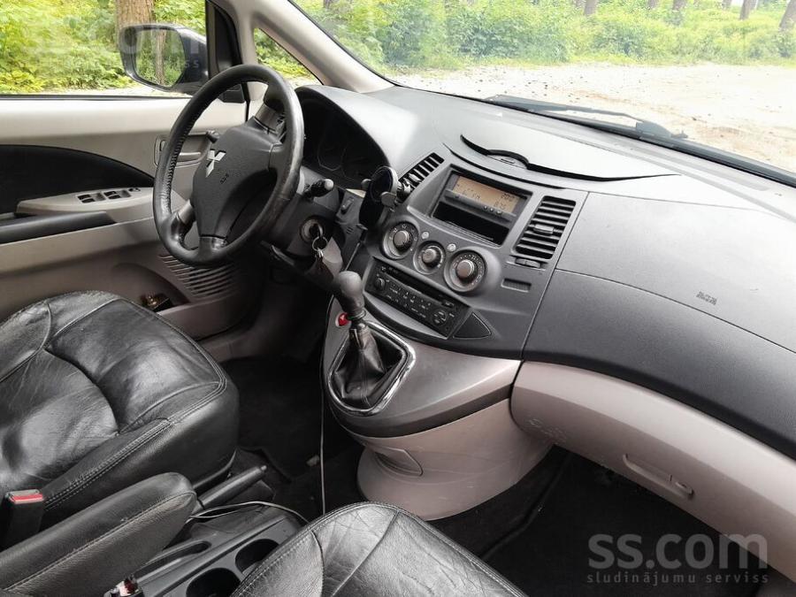 Black Mitsubishi Grandis 2007 in Riga, with an engine capacity of 2.00 L and mileage of 245 thousand km for 1200 €, photo 6 on AUTOMOTO.COM.LV