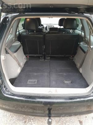 Black Mitsubishi Grandis 2007 in Riga, with an engine capacity of 2.00 L and mileage of 245 thousand km for 1200 €, photo 7 on AUTOMOTO.COM.LV