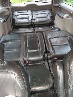 Black Mitsubishi Grandis 2007 in Riga, with an engine capacity of 2.00 L and mileage of 245 thousand km for 1200 €, photo 9 on AUTOMOTO.COM.LV