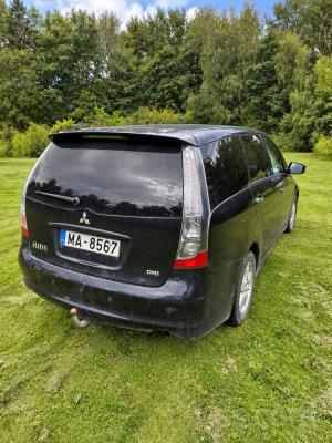 Black Mitsubishi Grandis 2007 in Riga, with an engine capacity of 2.00 L and mileage of 301 thousand km for 850 €, photo 4 on AUTOMOTO.COM.LV