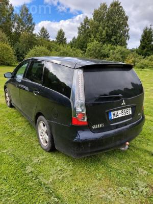 Black Mitsubishi Grandis 2007 in Riga, with an engine capacity of 2.00 L and mileage of 301 thousand km for 850 €, photo 5 on AUTOMOTO.COM.LV