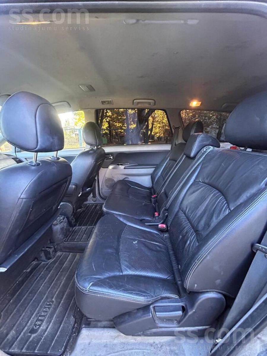 Melns Mitsubishi Grandis 2008 Rīga, ar dzinēja tilpumu 2.40 L un nobraukumu 295 tūkst. km par 800 €, foto 5 vietnē AUTOMOTO.COM.LV