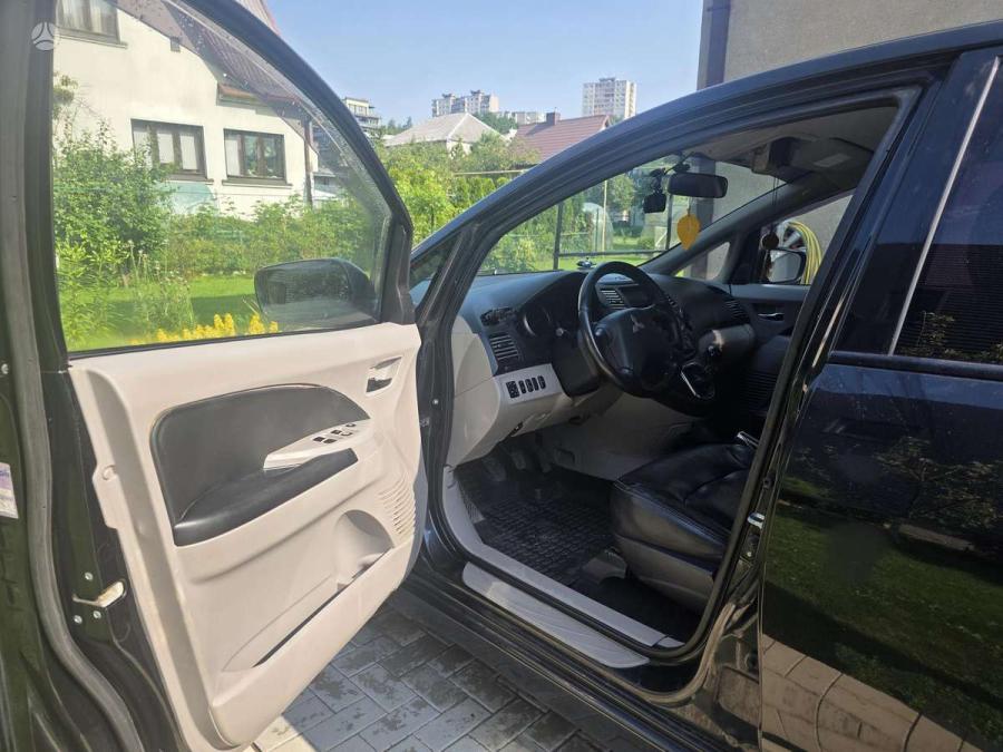 Melns Mitsubishi Grandis 2008 Kauņa, ar dzinēja tilpumu 2.38 L un nobraukumu 255 tūkst. km par 2950 €, foto 8 vietnē AUTOMOTO.COM.LV