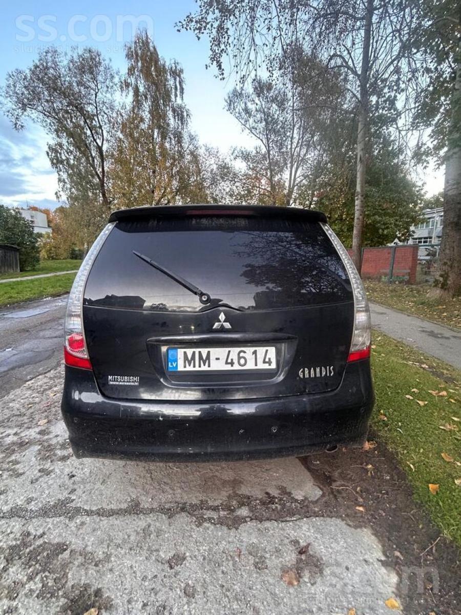 Melns Mitsubishi Grandis 2008 Rīga, ar dzinēja tilpumu 2.40 L un nobraukumu 290 tūkst. km par 550 €, foto 5 vietnē AUTOMOTO.COM.LV