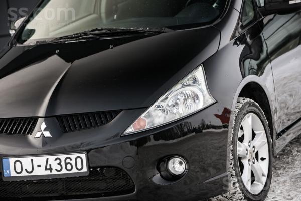 Black Mitsubishi Grandis 2011 in Jelgava, with an engine capacity of 2.40 L and mileage of 0 thousand km for 5290 €, photo 3 on AUTOMOTO.COM.LV