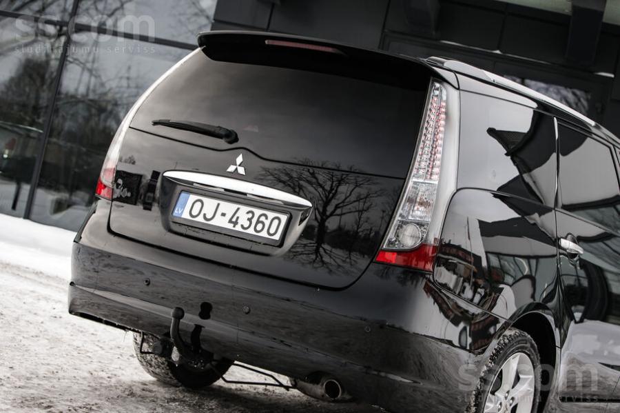 Black Mitsubishi Grandis 2011 in Jelgava, with an engine capacity of 2.40 L and mileage of 0 thousand km for 4790 €, photo 7 on AUTOMOTO.COM.LV
