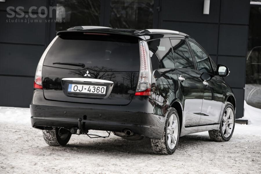 Black Mitsubishi Grandis 2011 in Jelgava, with an engine capacity of 2.40 L and mileage of 0 thousand km for 4790 €, photo 8 on AUTOMOTO.COM.LV