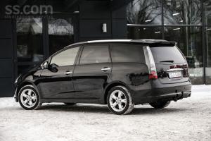 Black Mitsubishi Grandis 2011 in Jelgava, with an engine capacity of 2.40 L and mileage of 0 thousand km for 4790 €, photo 12 on AUTOMOTO.COM.LV