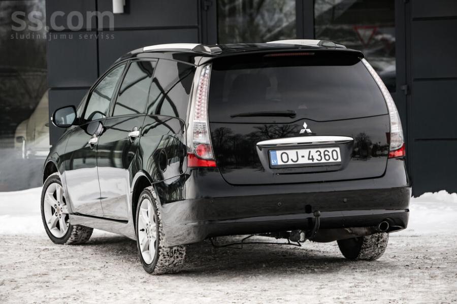 Black Mitsubishi Grandis 2011 in Jelgava, with an engine capacity of 2.40 L and mileage of 0 thousand km for 4790 €, photo 13 on AUTOMOTO.COM.LV