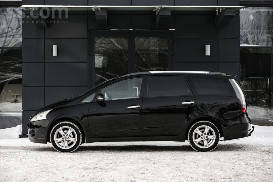 Black Mitsubishi Grandis 2011 in Jelgava, with an engine capacity of 2.40 L and mileage of 0 thousand km for 4790 €, photo 15 on AUTOMOTO.COM.LV