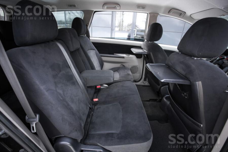 Black Mitsubishi Grandis 2011 in Jelgava, with an engine capacity of 2.40 L and mileage of 0 thousand km for 4790 €, photo 19 on AUTOMOTO.COM.LV