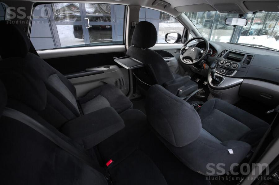 Black Mitsubishi Grandis 2011 in Jelgava, with an engine capacity of 2.40 L and mileage of 0 thousand km for 4790 €, photo 20 on AUTOMOTO.COM.LV