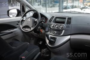 Black Mitsubishi Grandis 2011 in Jelgava, with an engine capacity of 2.40 L and mileage of 0 thousand km for 4790 €, photo 21 on AUTOMOTO.COM.LV