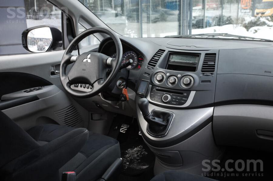 Black Mitsubishi Grandis 2011 in Jelgava, with an engine capacity of 2.40 L and mileage of 0 thousand km for 4790 €, photo 21 on AUTOMOTO.COM.LV