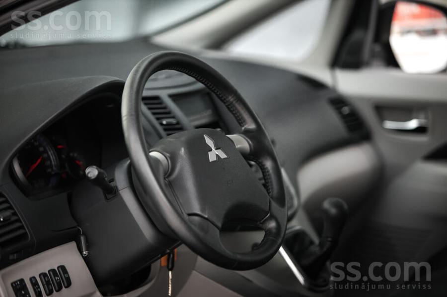 Black Mitsubishi Grandis 2011 in Jelgava, with an engine capacity of 2.40 L and mileage of 0 thousand km for 4790 €, photo 22 on AUTOMOTO.COM.LV