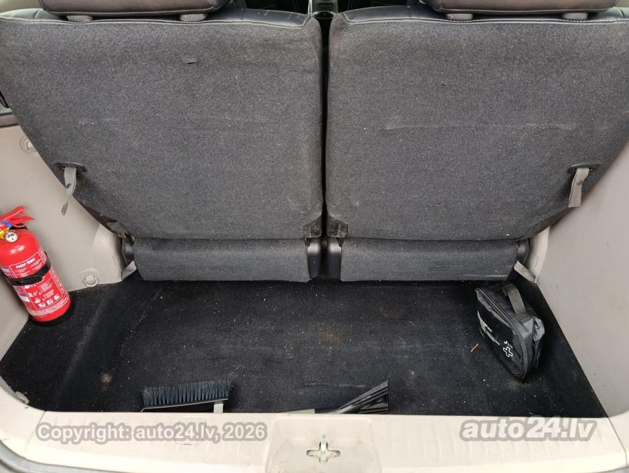 Melns Mitsubishi Grandis 2006 Rakvere, ar dzinēja tilpumu 2.00 L un nobraukumu 342 tūkst. km par 3500 €, foto 9 vietnē AUTOMOTO.COM.LV