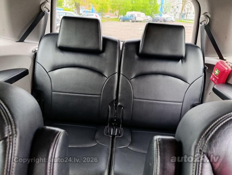 Melns Mitsubishi Grandis 2006 Rakvere, ar dzinēja tilpumu 2.00 L un nobraukumu 342 tūkst. km par 3500 €, foto 11 vietnē AUTOMOTO.COM.LV