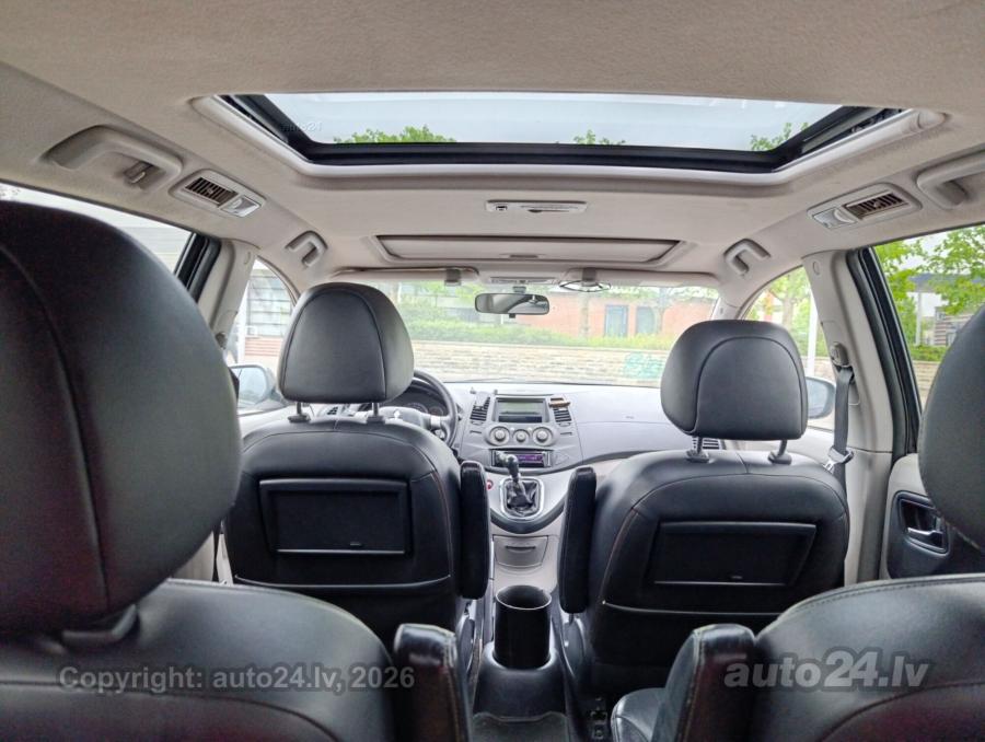 Melns Mitsubishi Grandis 2006 Rakvere, ar dzinēja tilpumu 2.00 L un nobraukumu 342 tūkst. km par 3500 €, foto 12 vietnē AUTOMOTO.COM.LV