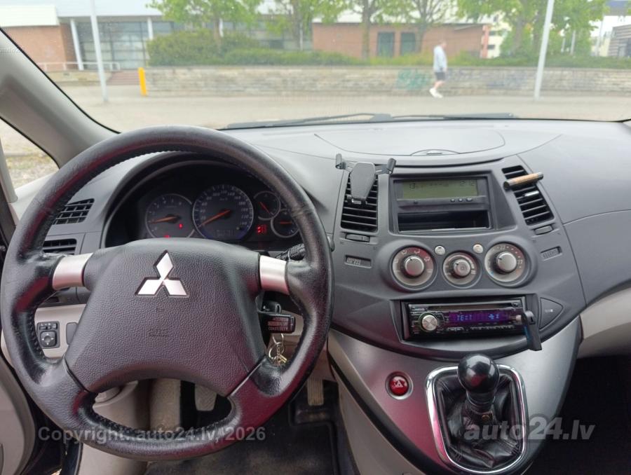 Melns Mitsubishi Grandis 2006 Rakvere, ar dzinēja tilpumu 2.00 L un nobraukumu 342 tūkst. km par 3500 €, foto 13 vietnē AUTOMOTO.COM.LV