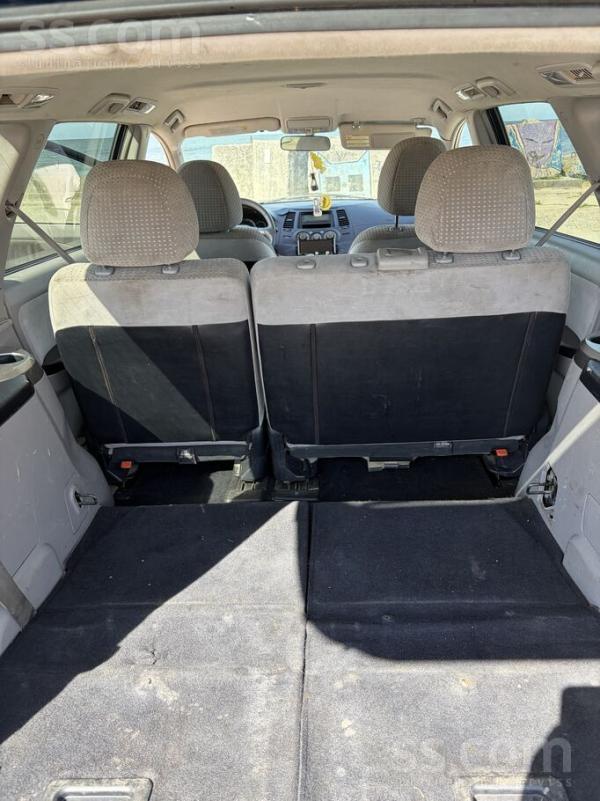 Zils Mitsubishi Grandis 2004 Liepāja, ar dzinēja tilpumu 2.40 L un nobraukumu 307 tūkst. km par 1150 €, foto 4 vietnē AUTOMOTO.COM.LV