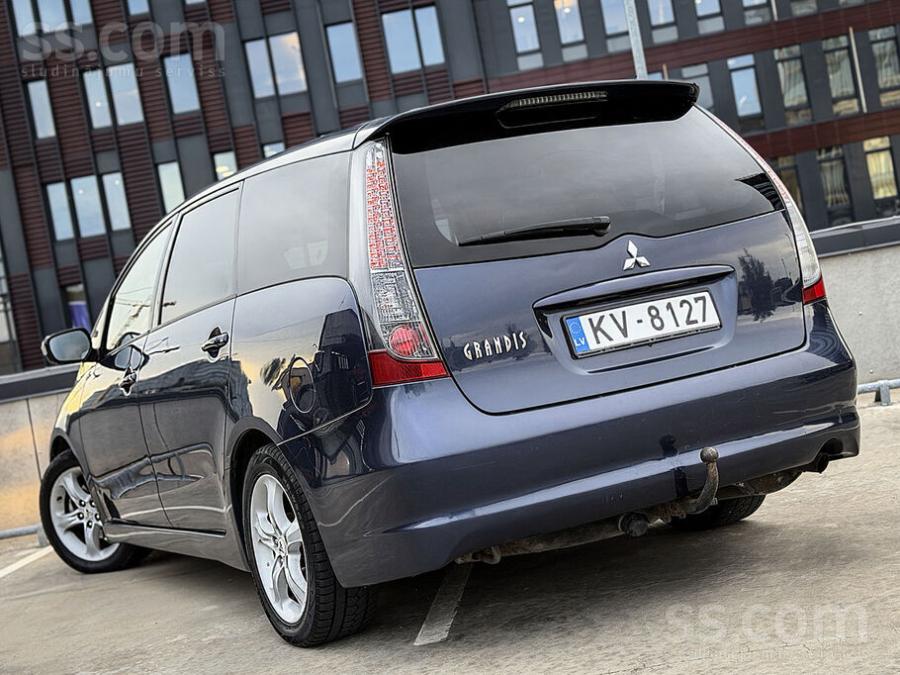 Zils Mitsubishi Grandis 2004 Rīga, ar dzinēja tilpumu 2.40 L un nobraukumu 308 tūkst. km par 1690 €, foto 4 vietnē AUTOMOTO.COM.LV