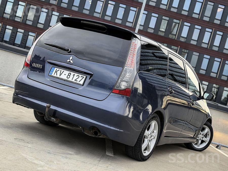 Zils Mitsubishi Grandis 2004 Rīga, ar dzinēja tilpumu 2.40 L un nobraukumu 308 tūkst. km par 1690 €, foto 7 vietnē AUTOMOTO.COM.LV