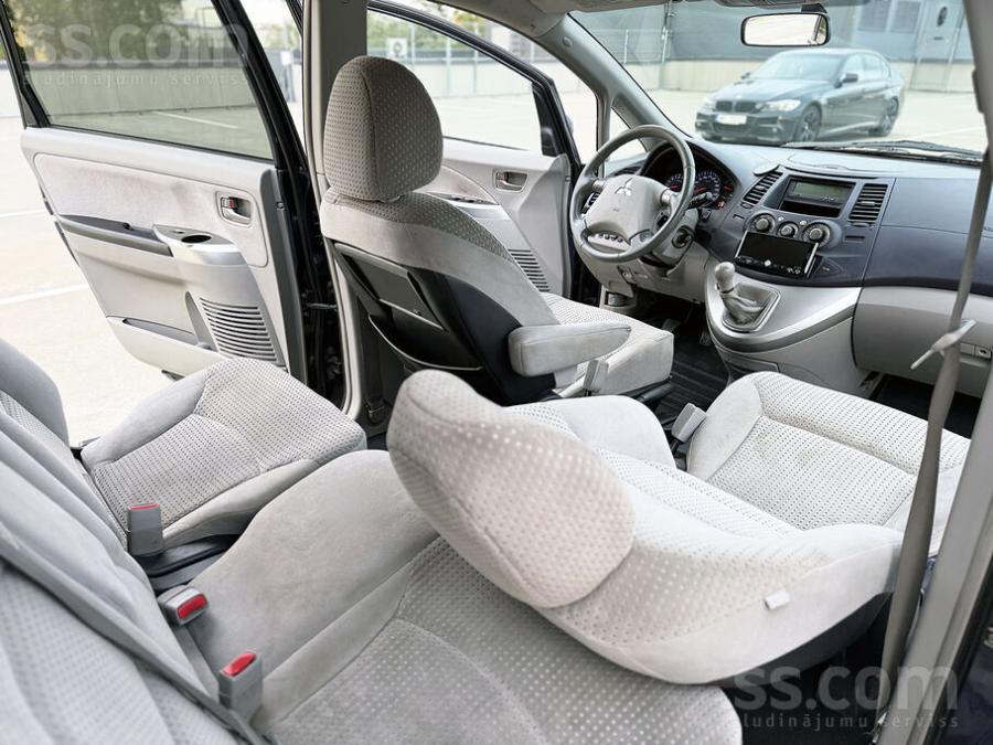 Zils Mitsubishi Grandis 2004 Rīga, ar dzinēja tilpumu 2.40 L un nobraukumu 308 tūkst. km par 1690 €, foto 10 vietnē AUTOMOTO.COM.LV
