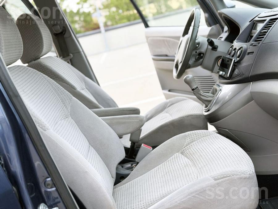 Zils Mitsubishi Grandis 2004 Rīga, ar dzinēja tilpumu 2.40 L un nobraukumu 308 tūkst. km par 1690 €, foto 14 vietnē AUTOMOTO.COM.LV