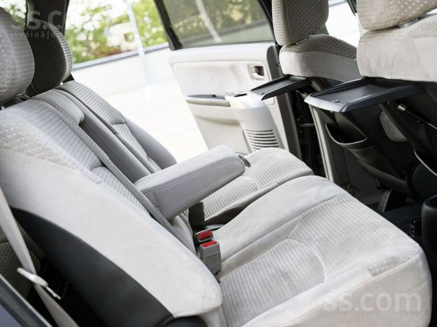 Zils Mitsubishi Grandis 2004 Rīga, ar dzinēja tilpumu 2.40 L un nobraukumu 308 tūkst. km par 1690 €, foto 15 vietnē AUTOMOTO.COM.LV