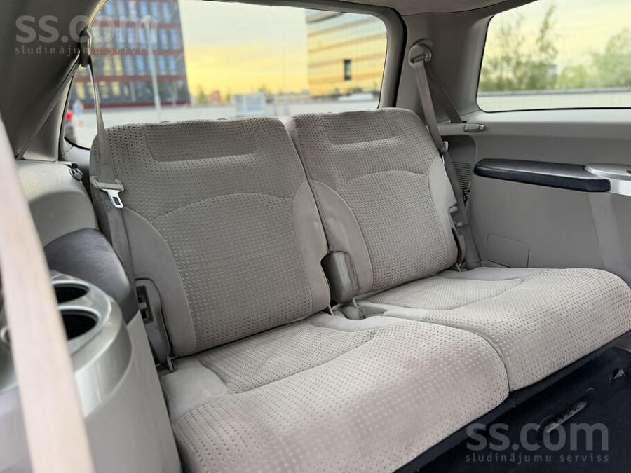 Zils Mitsubishi Grandis 2004 Rīga, ar dzinēja tilpumu 2.40 L un nobraukumu 308 tūkst. km par 1690 €, foto 16 vietnē AUTOMOTO.COM.LV