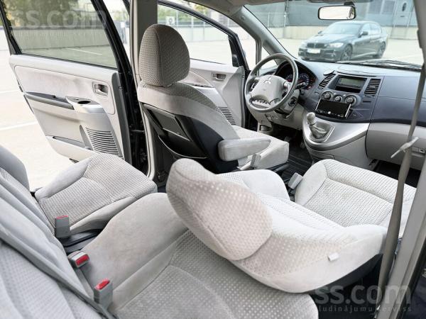 Blue Mitsubishi Grandis 2004 in Riga, with an engine capacity of 2.40 L and mileage of 308 thousand km for 1690 €, photo 10 on AUTOMOTO.COM.LV